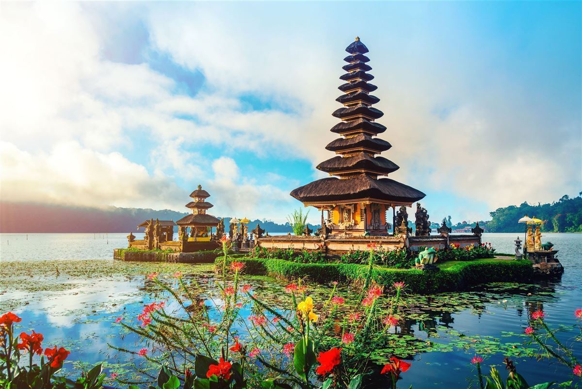 Rundreisen.de - Indonesien - Ulun Danu Tempel mit Bratan-See