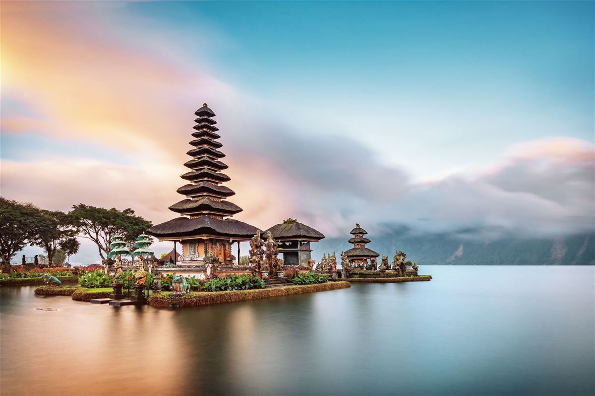 Rundreisen.de - Indonesien - Ulun Danu Tempel mit Bratan-See